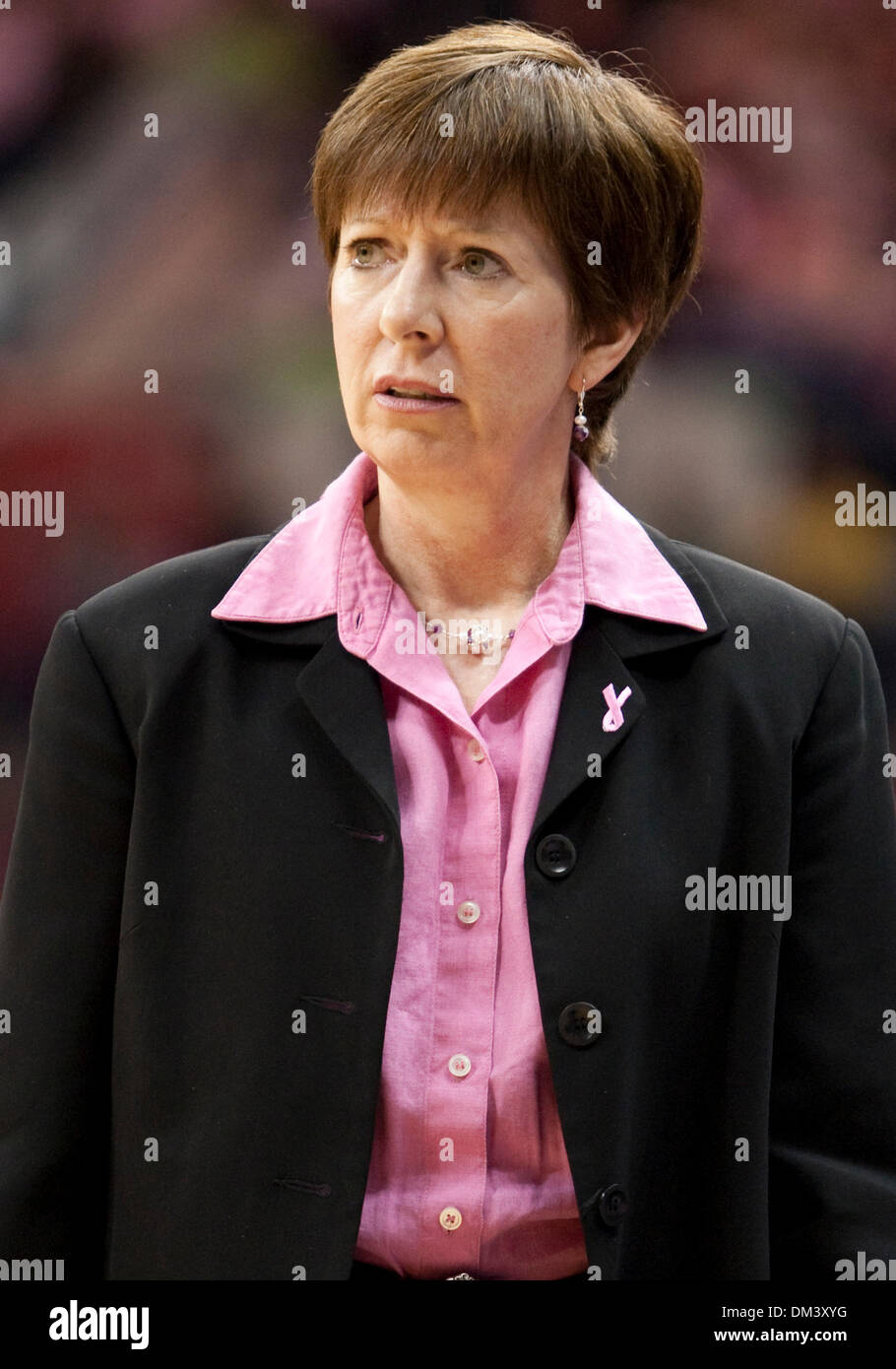 Notre Dame Head Coach Muffet McGraw during game action between the ...