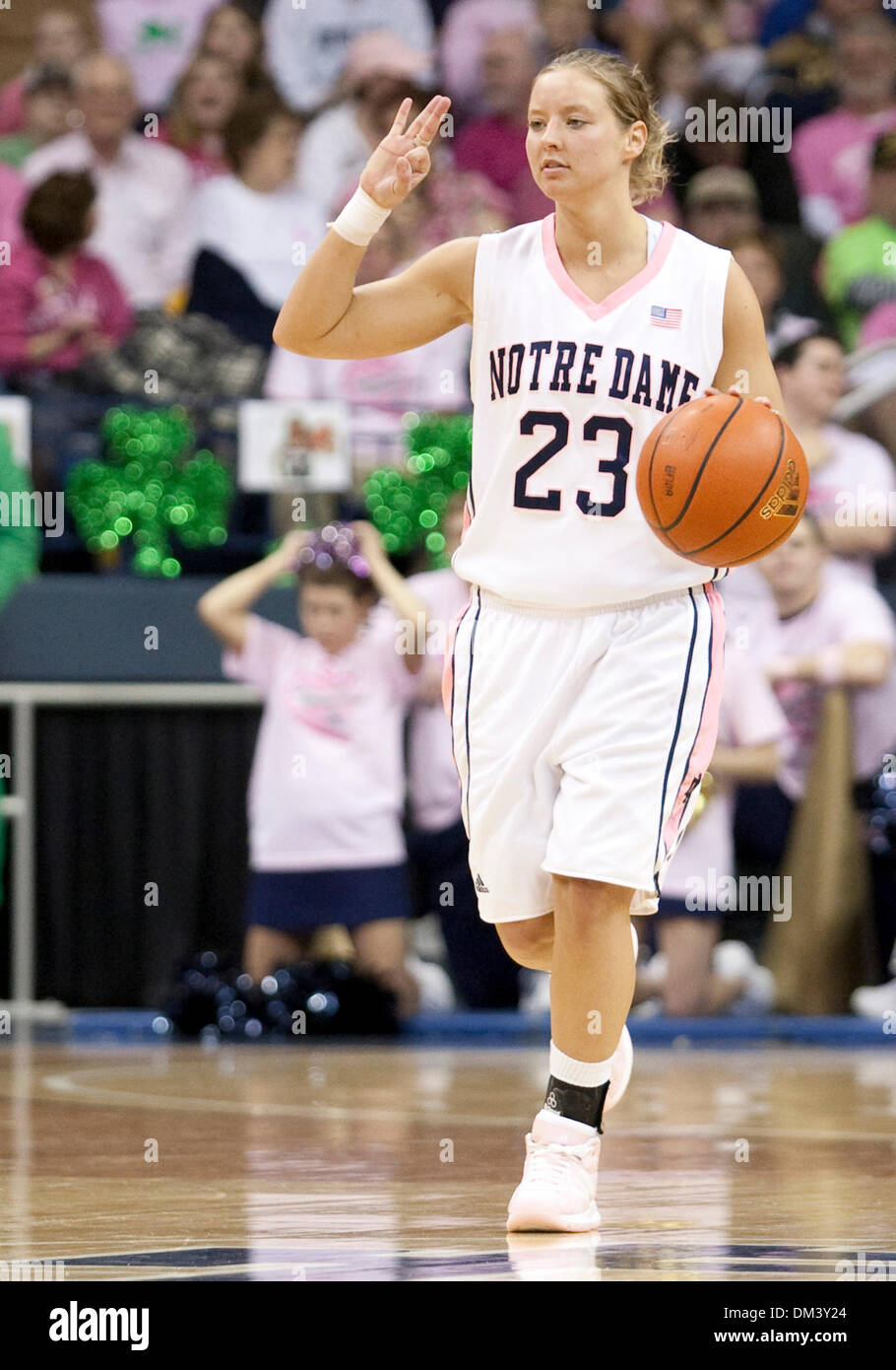 Notre Dame Guard Melissa Lechlitner (23) in game action between the ...
