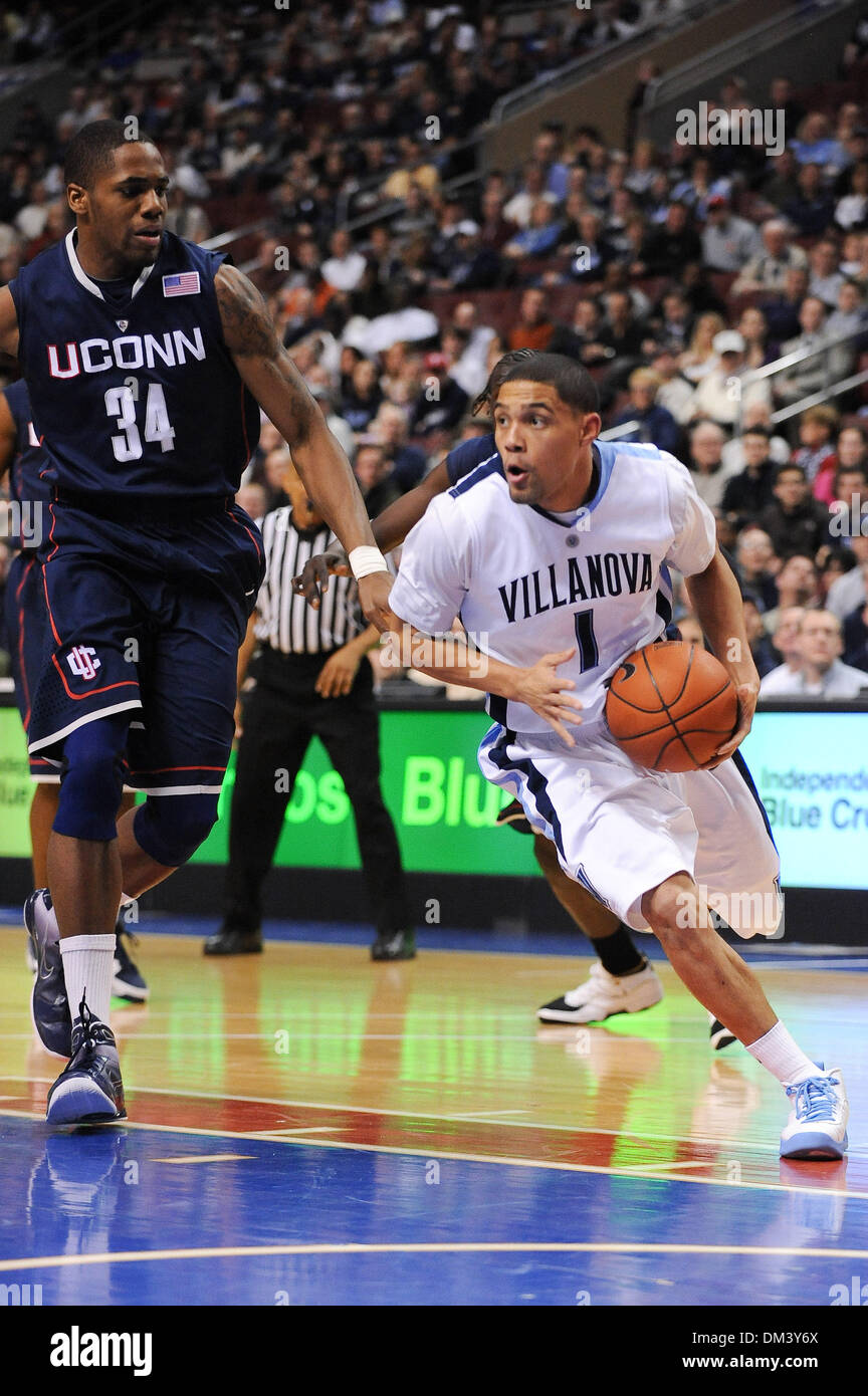 Villanova guard Scottie Reynolds #1 drives around Connecticut forward ...
