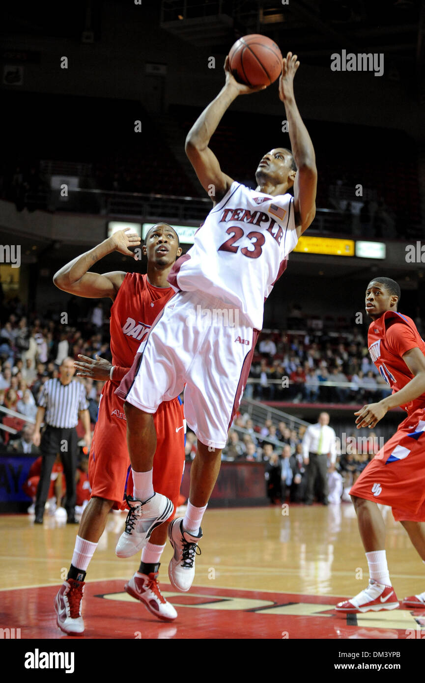 Temple guard Ramone Moore #23 pulls up for a jumper, in a game being ...