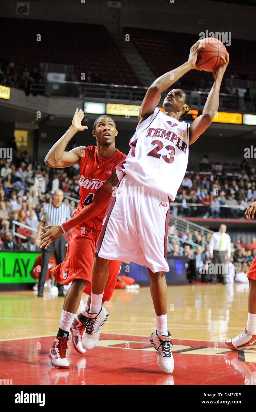 Temple guard Ramone Moore #23 shoots during game action. Temple ...