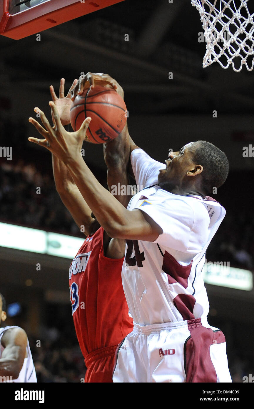 Temple forward Lavoy Allen #24 blocks the ball. Temple defeated Dayton ...