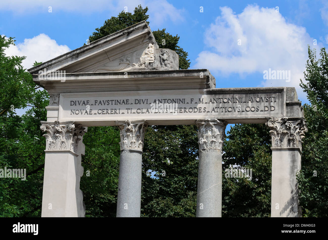 Roman temple facade hi-res stock photography and images - Alamy