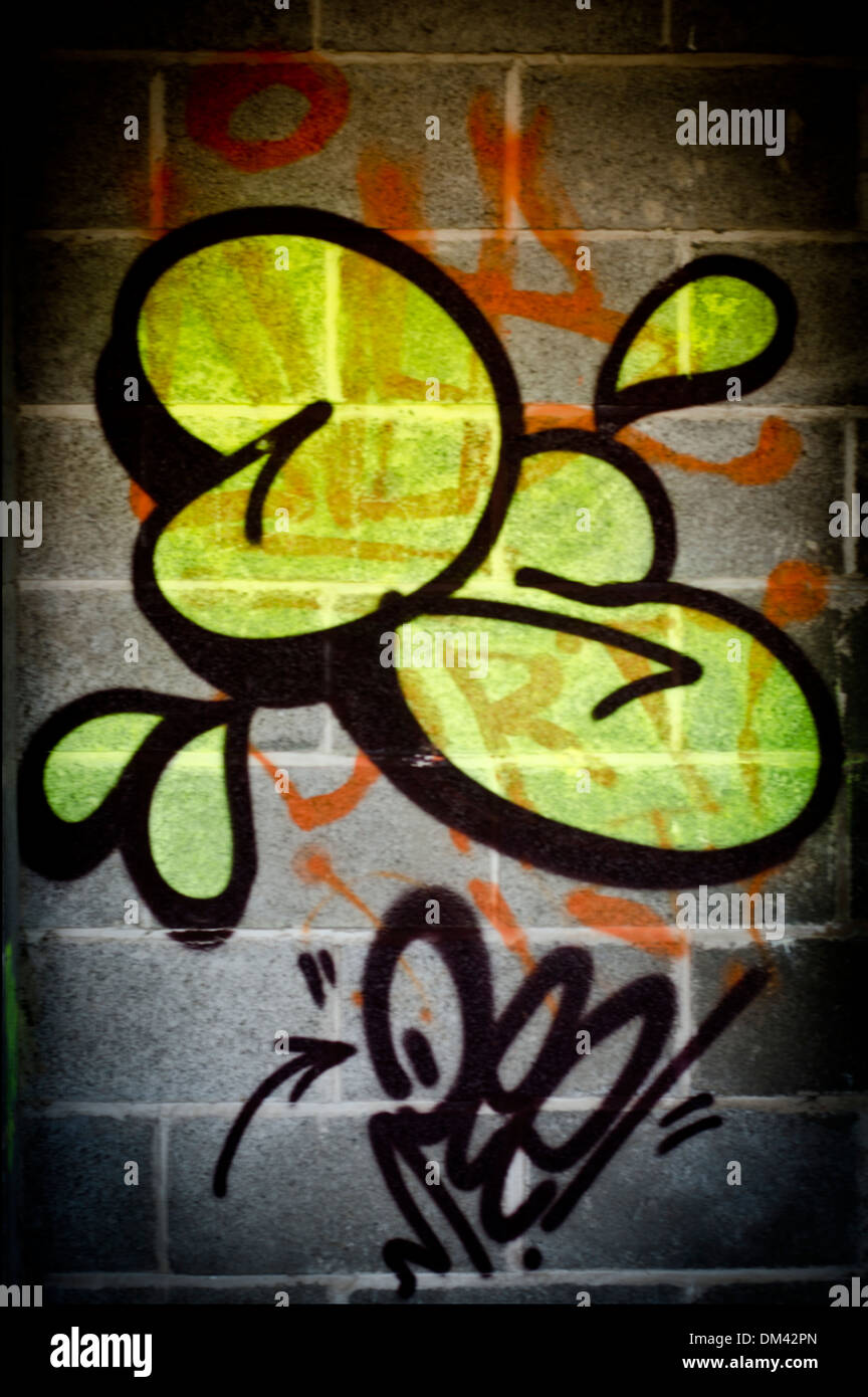 yellow graffiti splodge Stock Photo - Alamy