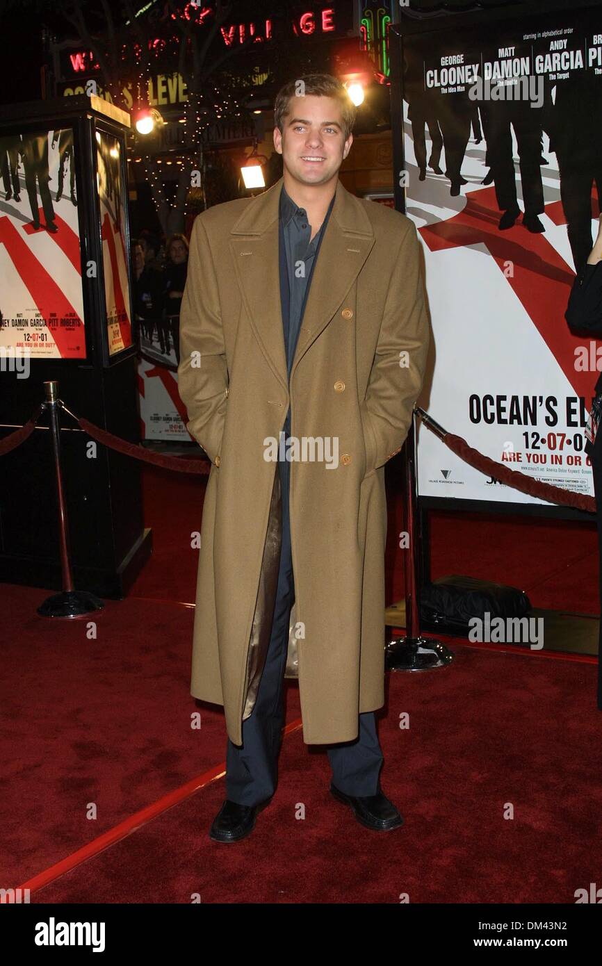 Dec. 5, 2001 - OCEAN'S ELEVEN PREMIERE.AT MANN'S VILLAGE THEATER LOS ...