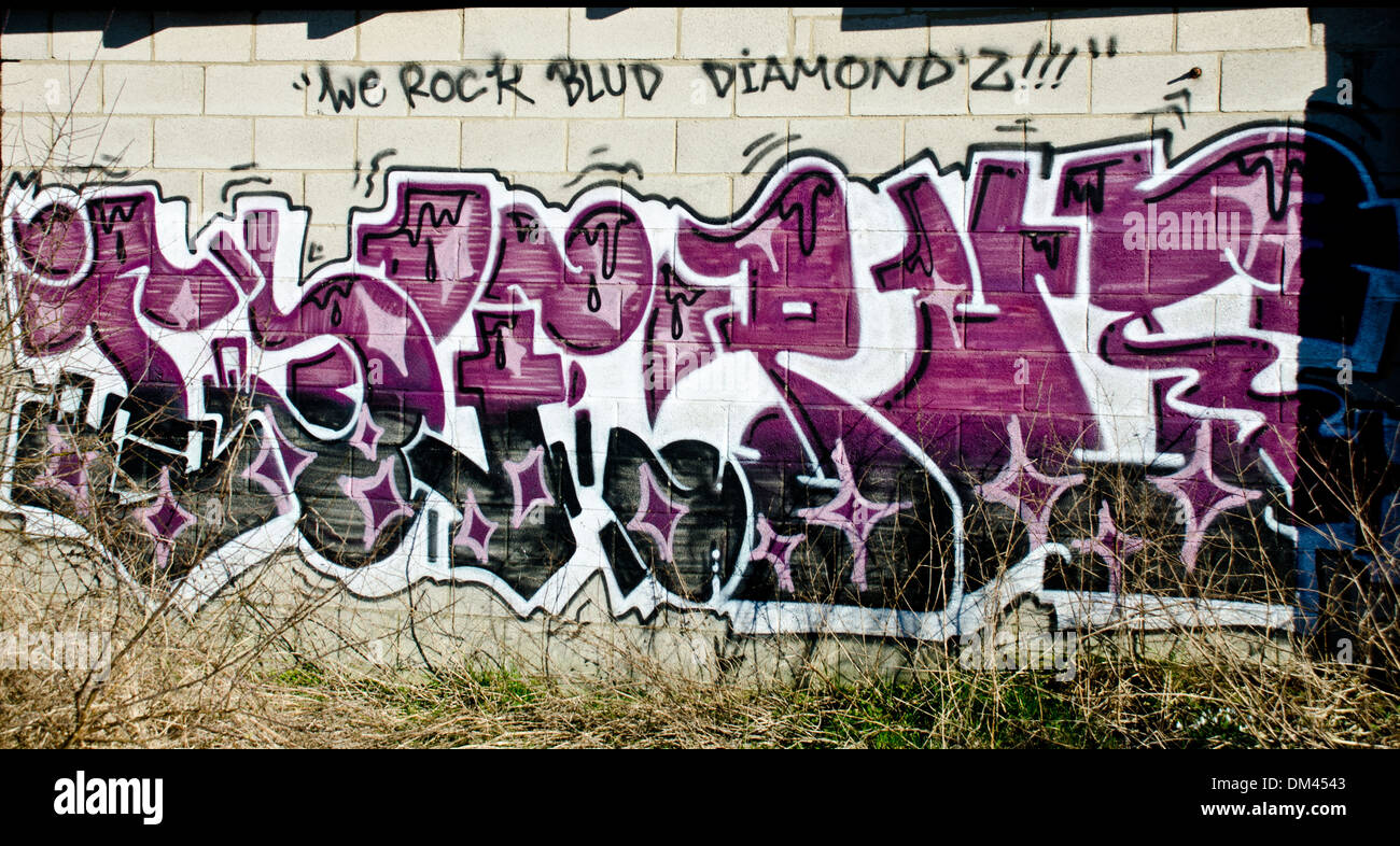 purple graffiti on breezeblock wall Stock Photo - Alamy