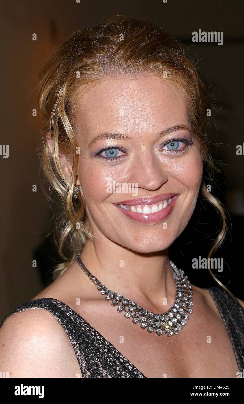 Nov. 6, 2002 - Beverly Hills, CALIFORNIA, USA - JERI RYAN ..K27033FB ...