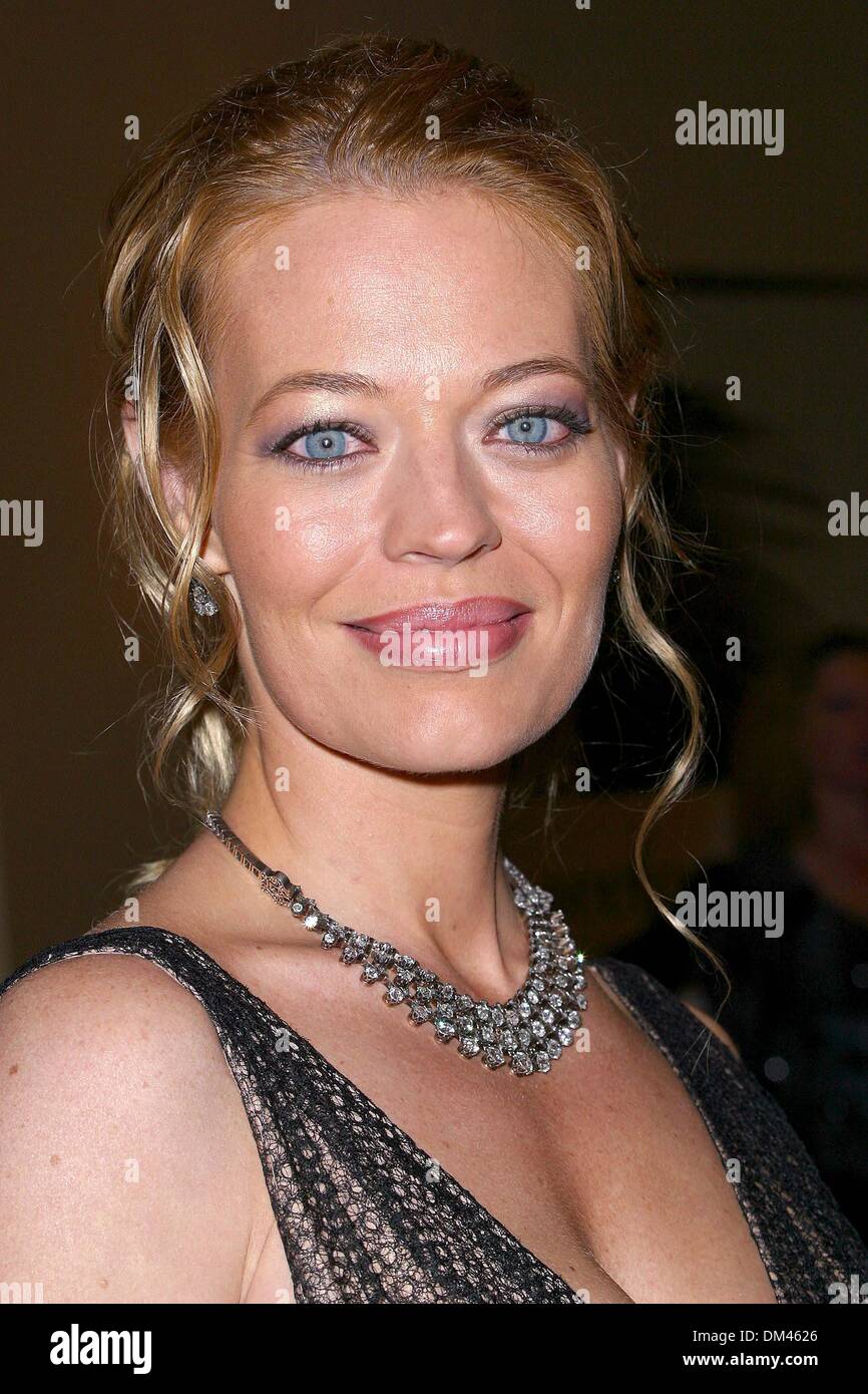 Nov. 6, 2002 - Beverly Hills, CALIFORNIA, USA - JERI RYAN ..K27033FB ...