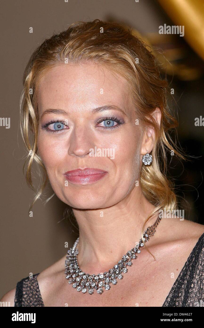 Nov. 6, 2002 - Beverly Hills, CALIFORNIA, USA - JERI RYAN ..K27033FB ...
