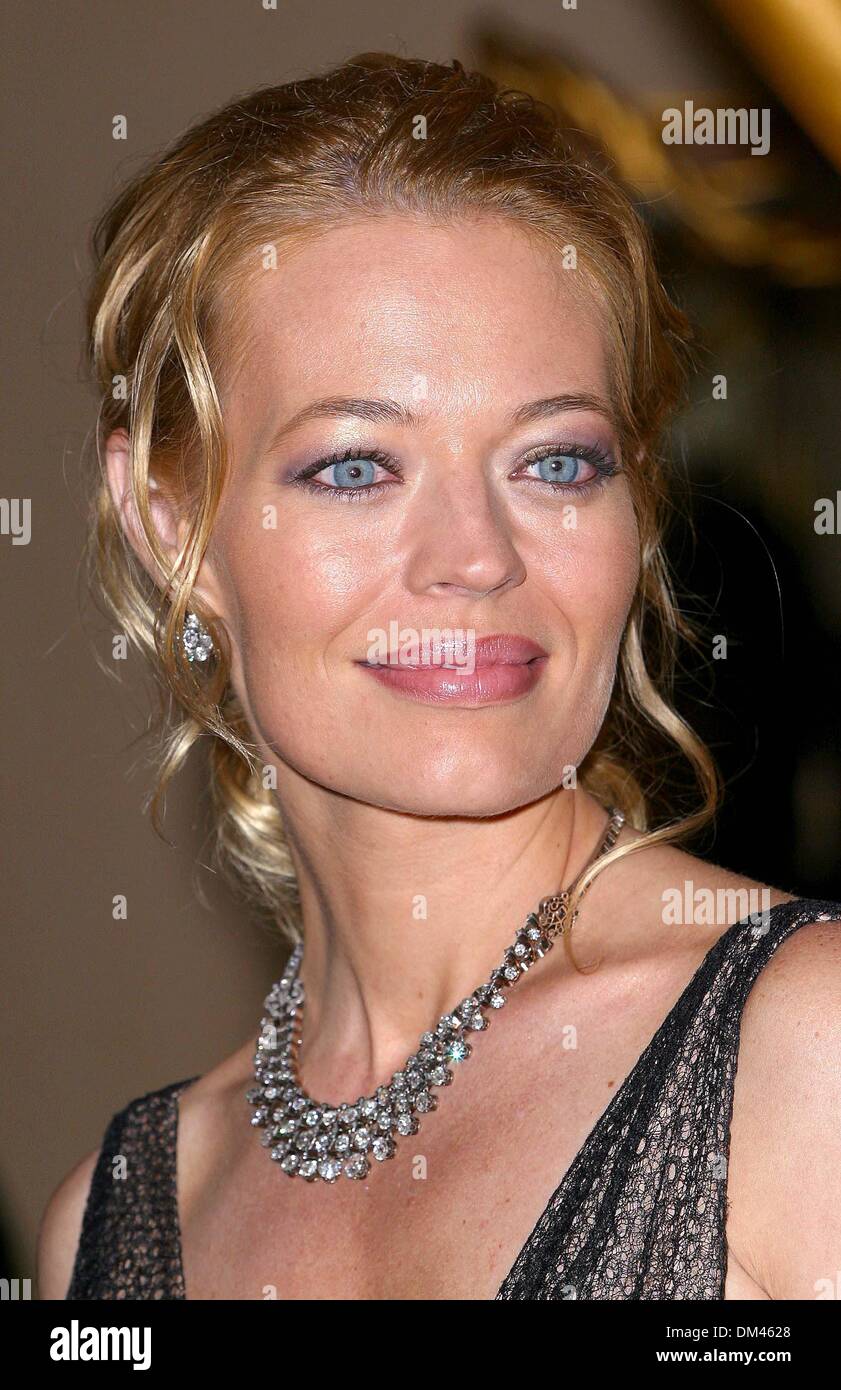 Nov. 6, 2002 - Beverly Hills, CALIFORNIA, USA - JERI RYAN ..K27033FB ...
