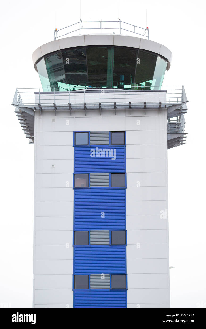Air traffic control tower london hi-res stock photography and images ...