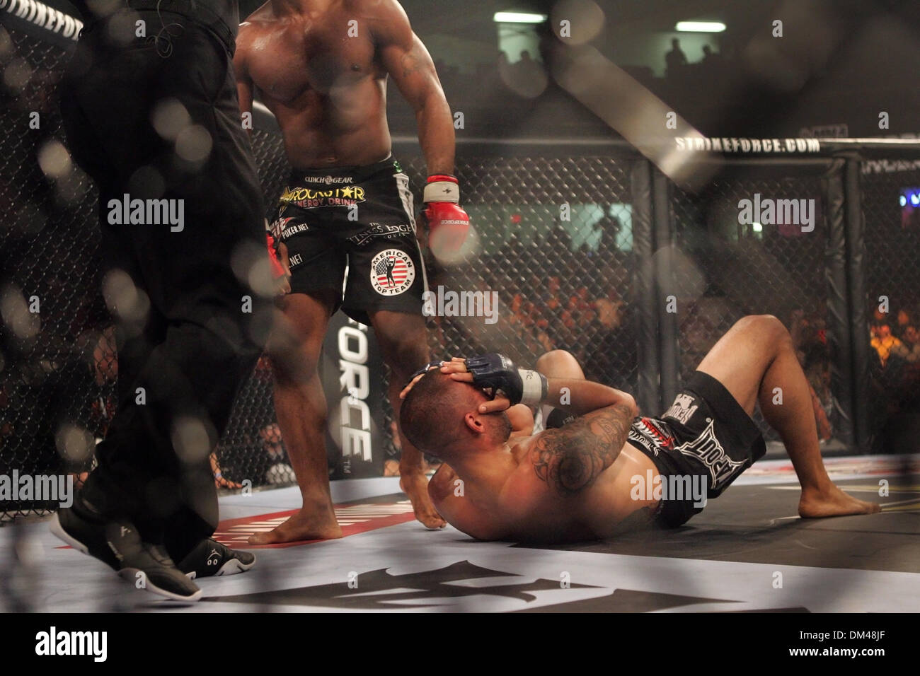 Choke out hi-res stock photography and images - Alamy