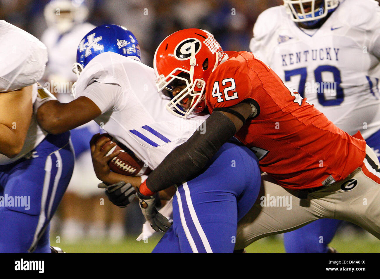 Georgia defensive end Justin Houston (42) tackles Kentucky quarterback ...