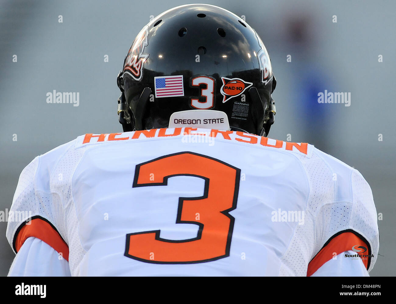 Oregon State's Patrick Henderson gets ready to field a kickoff during a ...