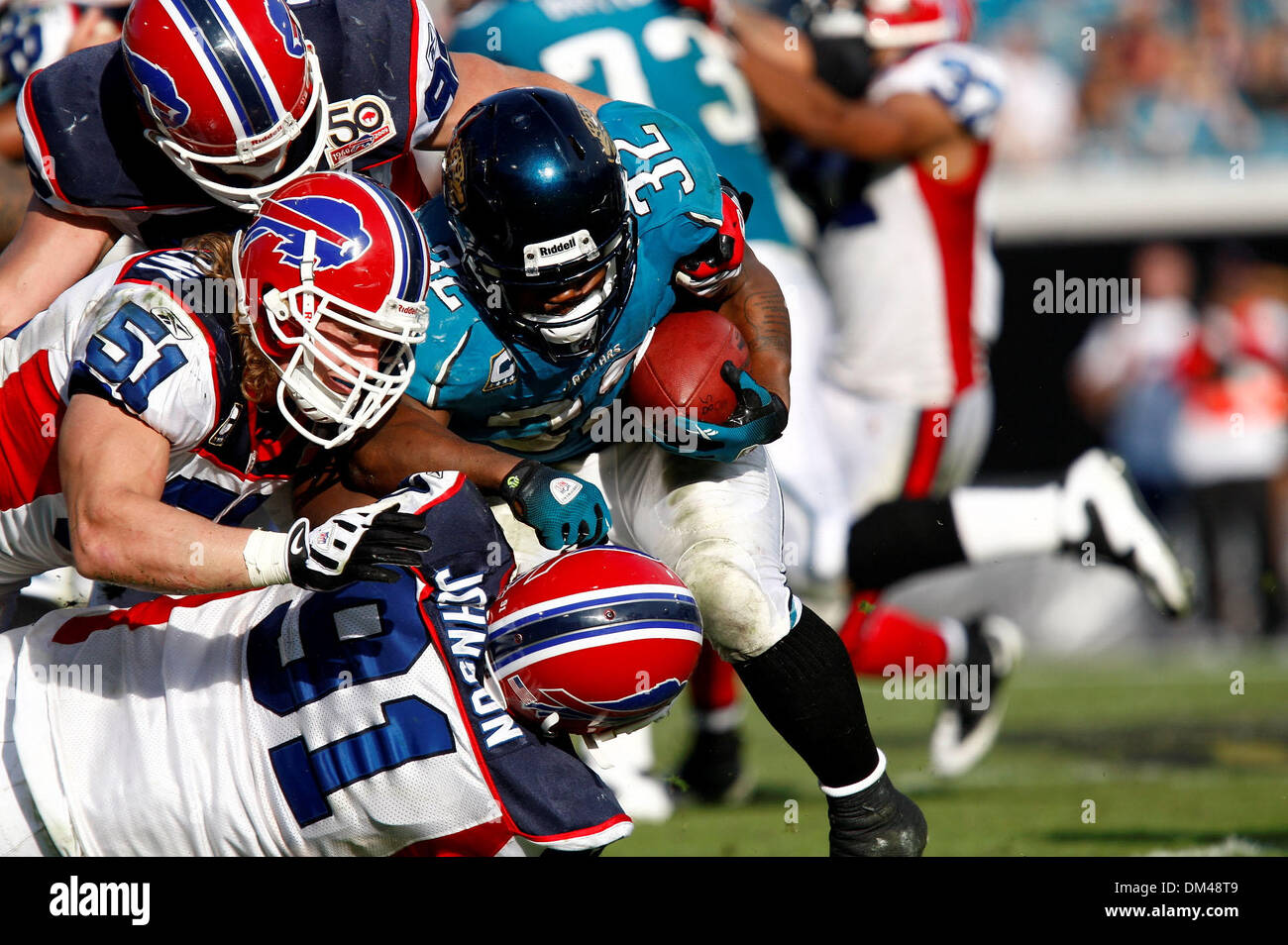 Jacksonville Jaguars Full Back Maurice Jones-Drew (32) rushes for ...