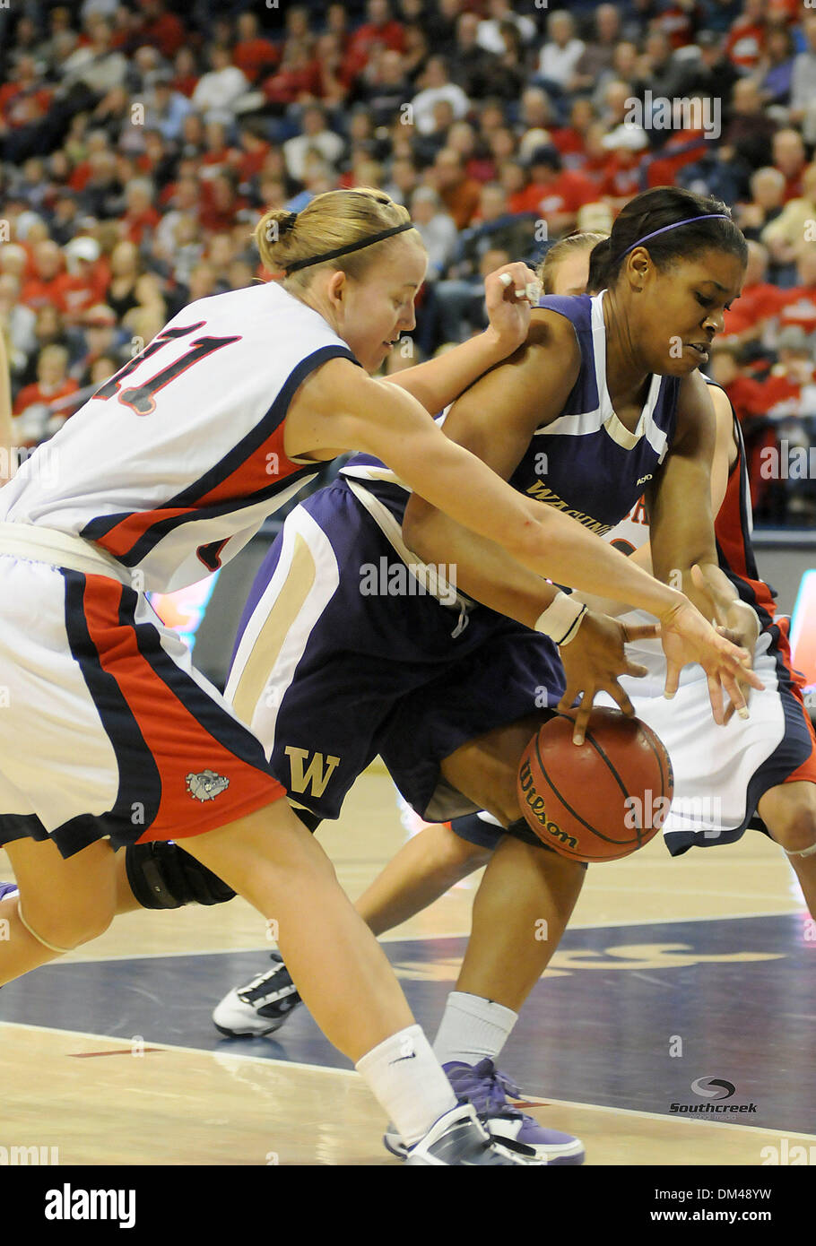 Gonzaga's Janelle Bekkering (11) strips the ball away from Washignton's ...
