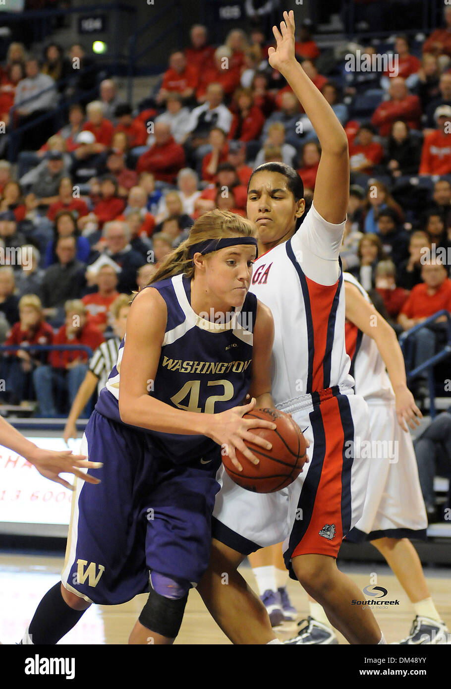 Washington's Sara Mosiman, left, drives the lane by Gonzaga'a Vivian ...