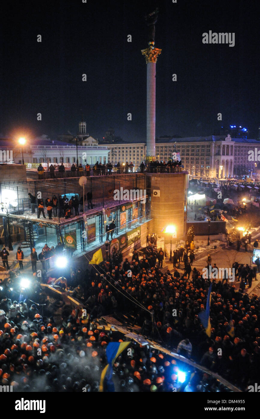 Kiev, Ukraine. 11th Dec, 2013. Pro-European integration protesters line ...