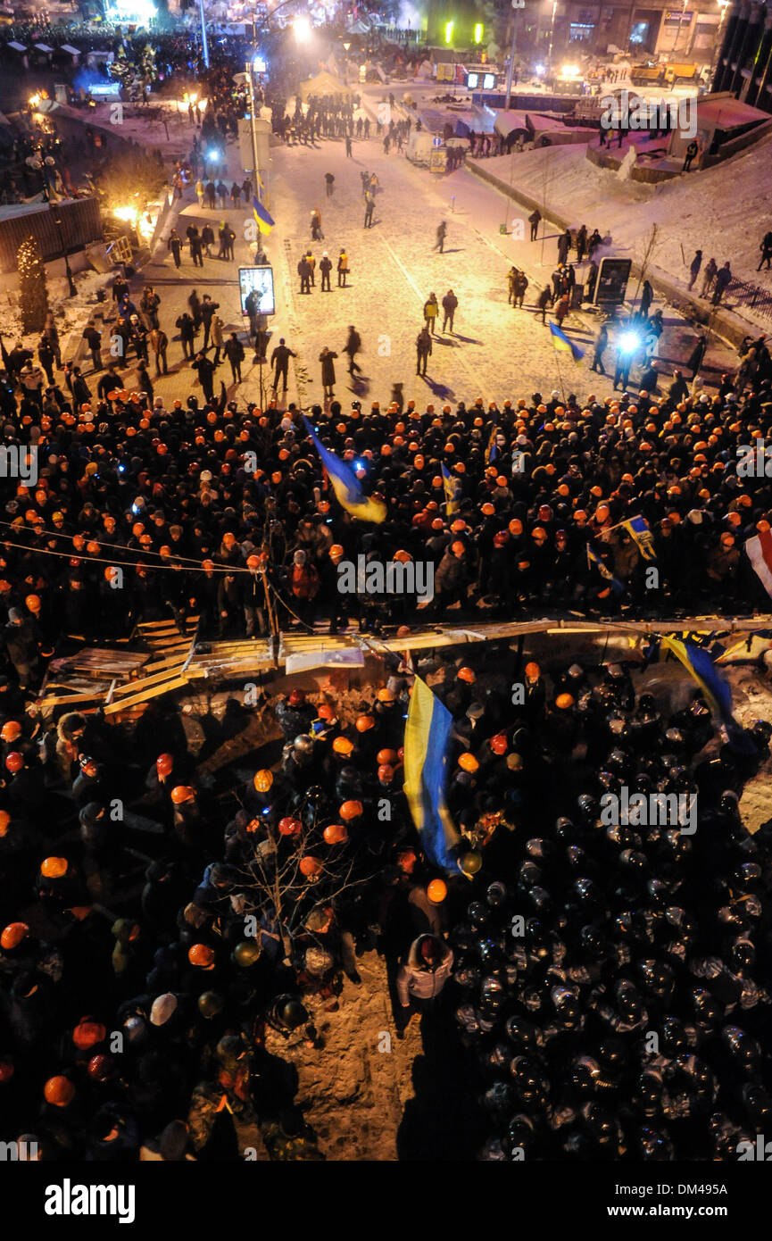 Kiev, Ukraine. 11th Dec, 2013. Pro-European integration protesters line ...