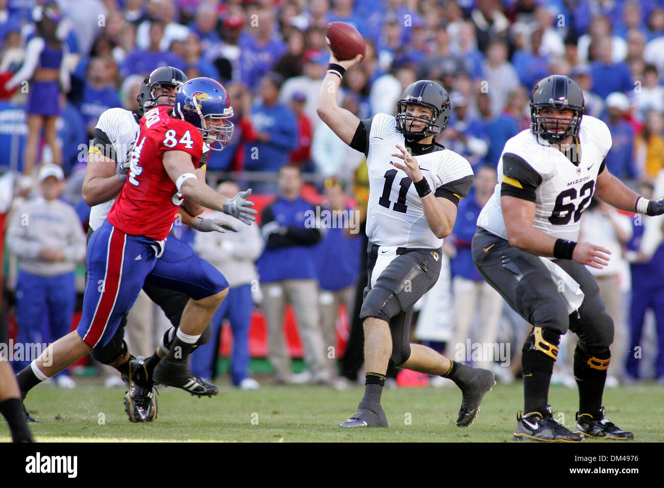 Missouri quarterback Blaine Gabbert (11) passes under pressure from ...