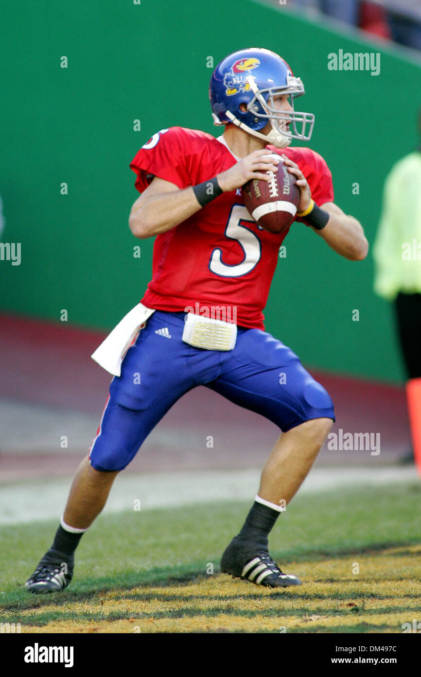 Quarterback todd reesing looks pass hi-res stock photography and images ...