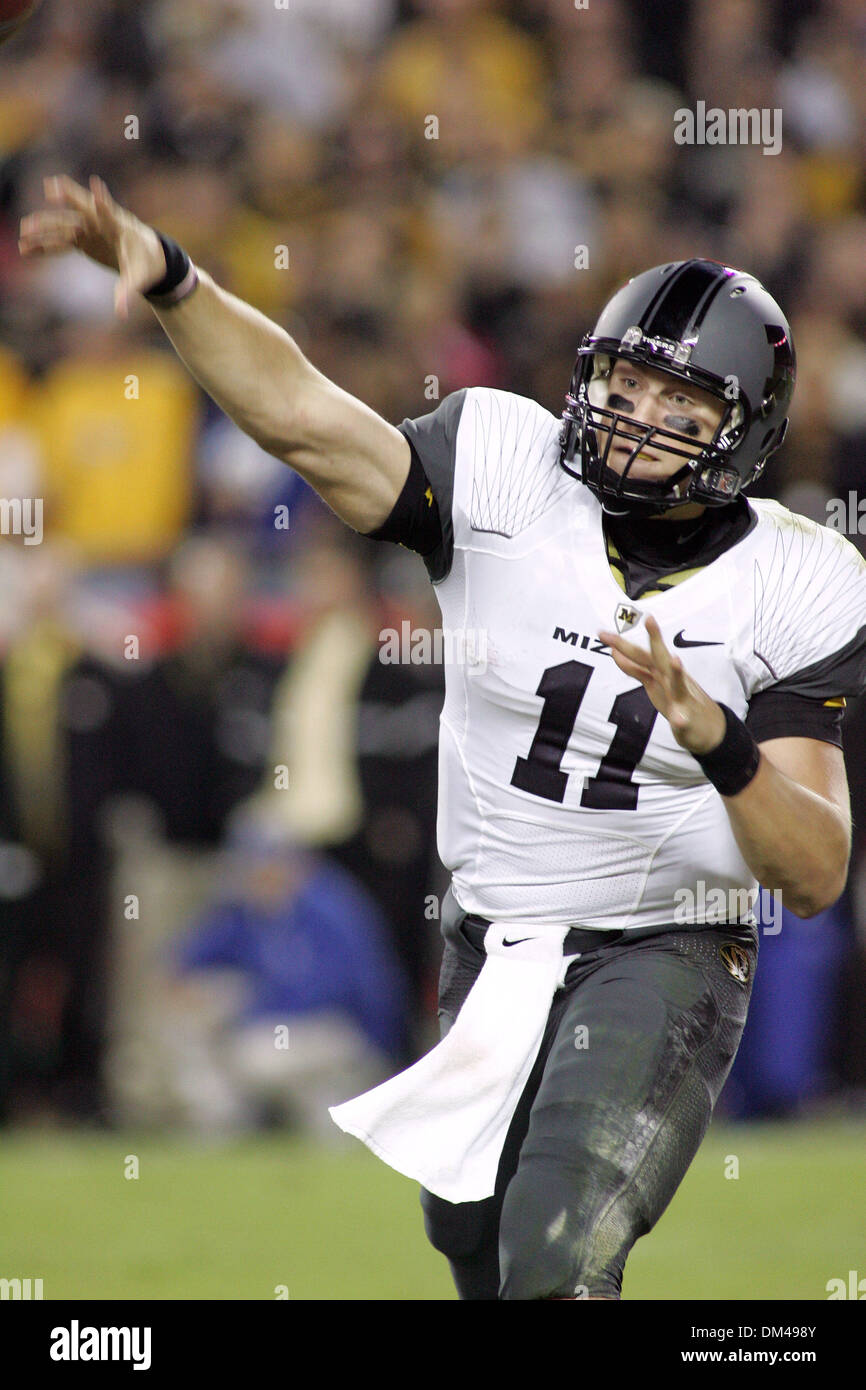 Missouri quarterback Blaine Gabbert (11) passes during second half ...