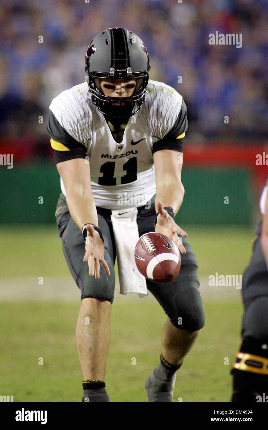 Missouri quarterback Blaine Gabbert (11) takes the snap during game ...
