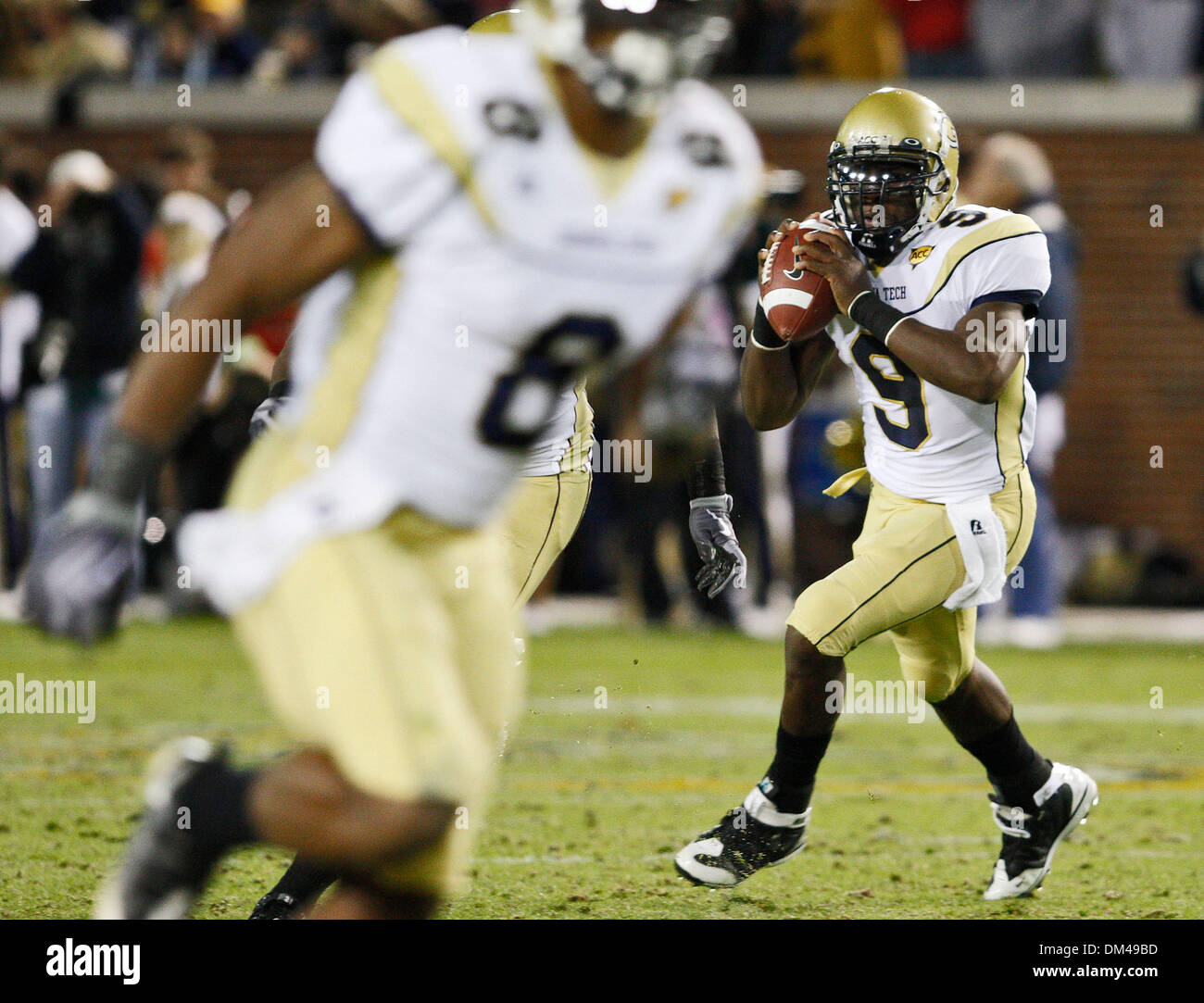 Georgia Tech quarterback Josh Nesbitt (9) prepares to throw a pass at ...