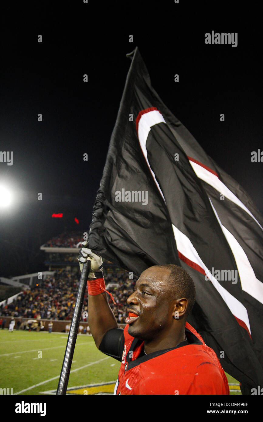 Georgia defensive end Justin Houston (42) runs with the Georgia flag ...