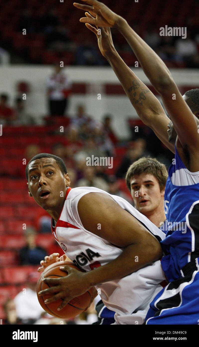 Georgia forward Trey Thompkins (33) looks for somewhere to move the ...