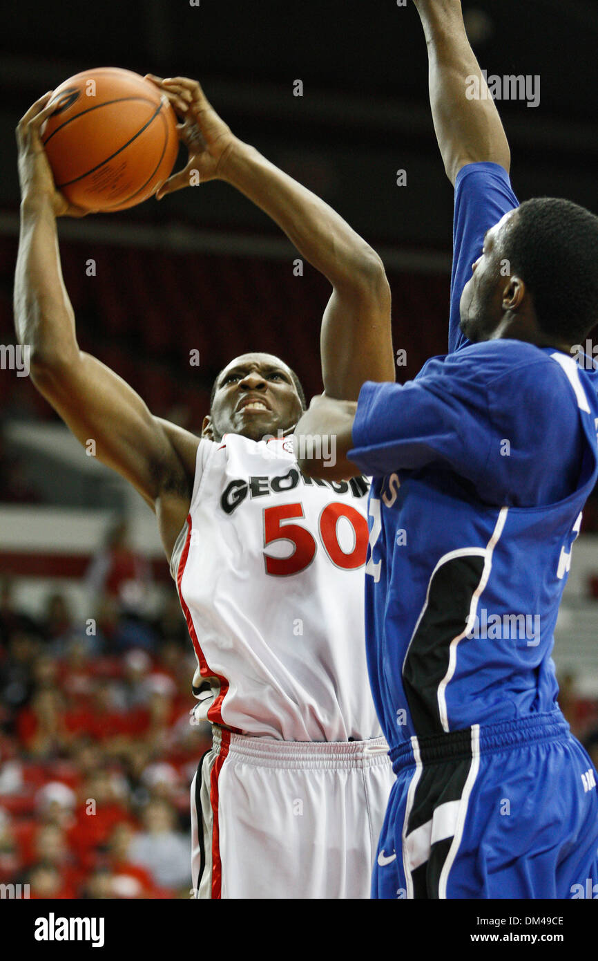 Georgia forward Jeremy Price (50) fights for a shot at the game against ...