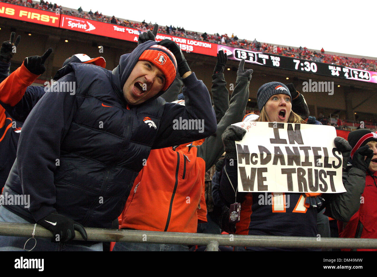 Kansas city chiefs fans cheer hi-res stock photography and images - Alamy
