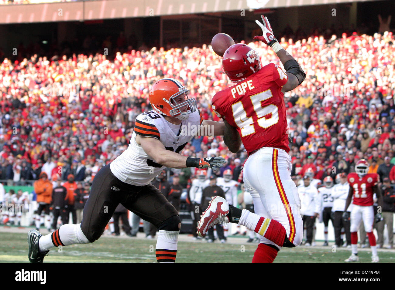 Cleveland Browns linebacker Jason Trusnik (93) breaks up the pass to ...