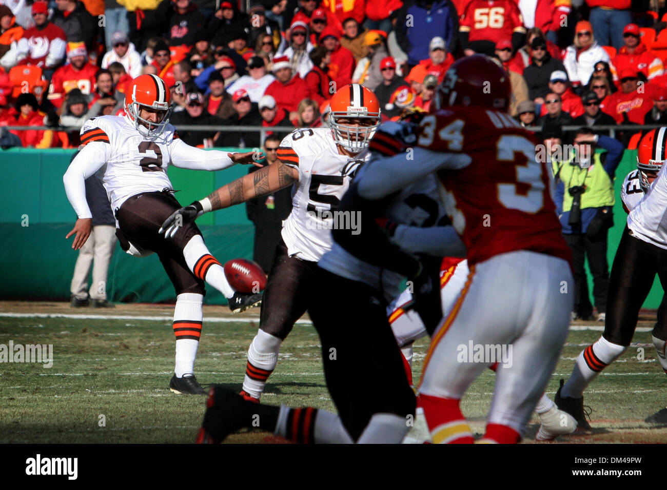 Cleveland Browns punter Reggie Hodges (2) punts during the NFL football ...