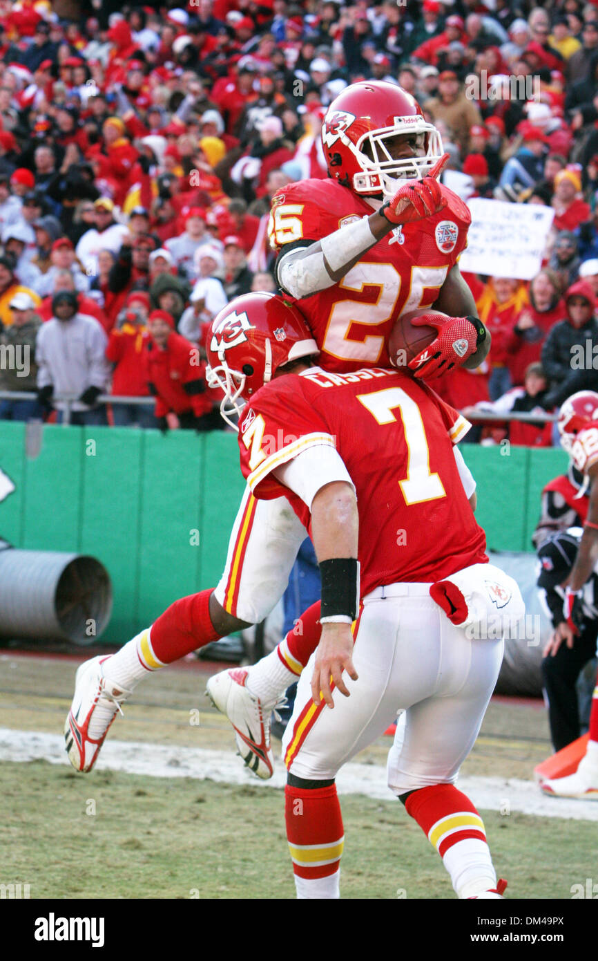 Kansas City Chiefs running back Jamaal Charles (25) celebrates a ...