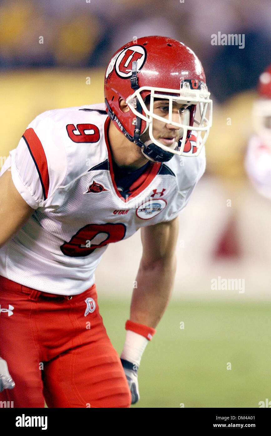 Utah Utes wide receiver Aiona Key #9 sets up against Cal Bears defense ...
