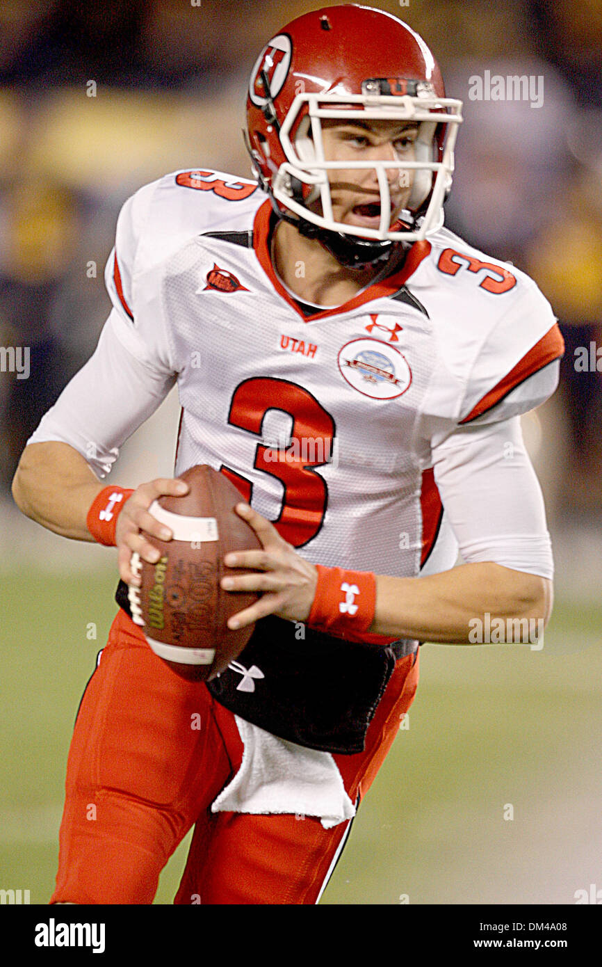 Utah Utes quarterback Jordan Wynn #3 scrambles against Cal Bears ...