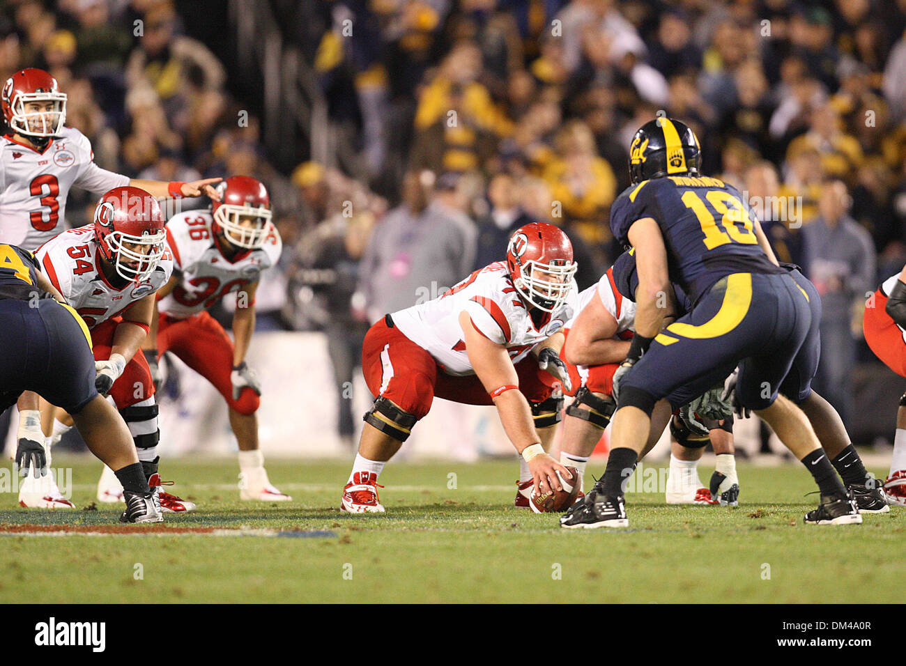 Utah Utes center Zane Taylor #77 sets up against Cal Bears defense ...