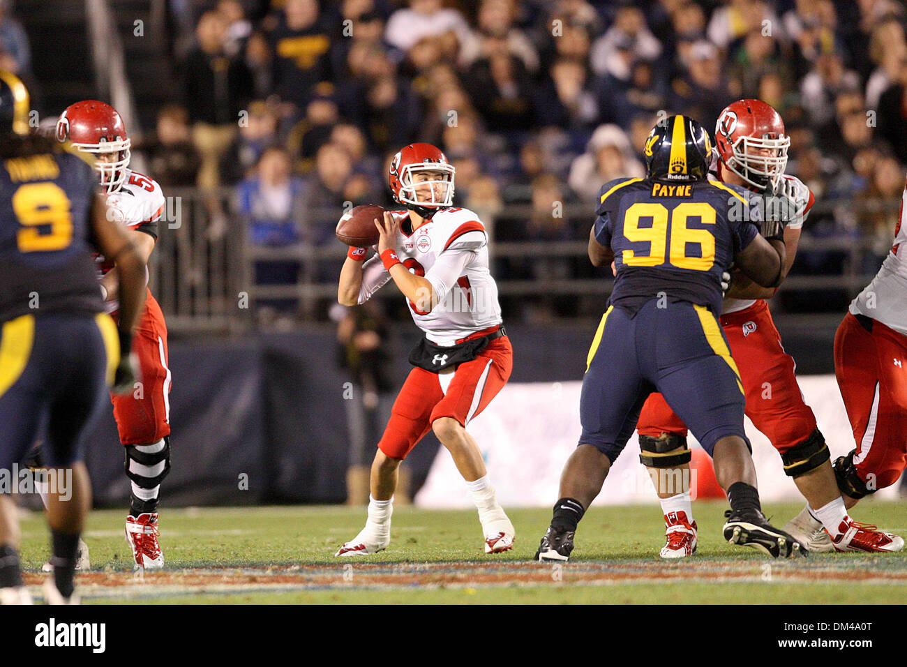 Utah Utes quarterback Jordan Wynn #3 passes against Cal Bears defense ...