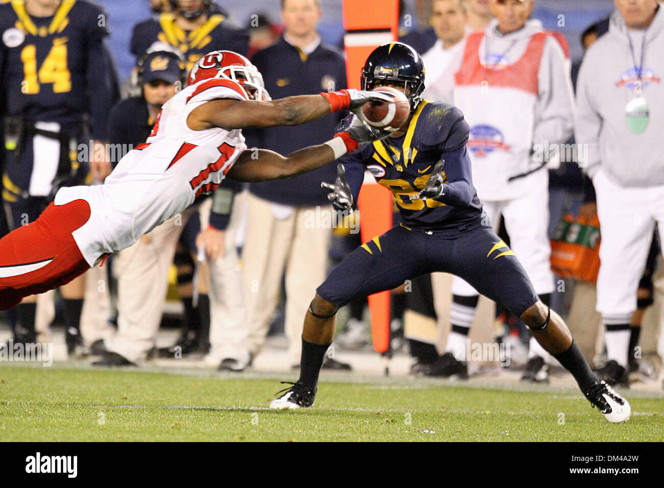 Utah Utes defensive back Joe Dale #12 nearly intercepts a pass by Cal ...
