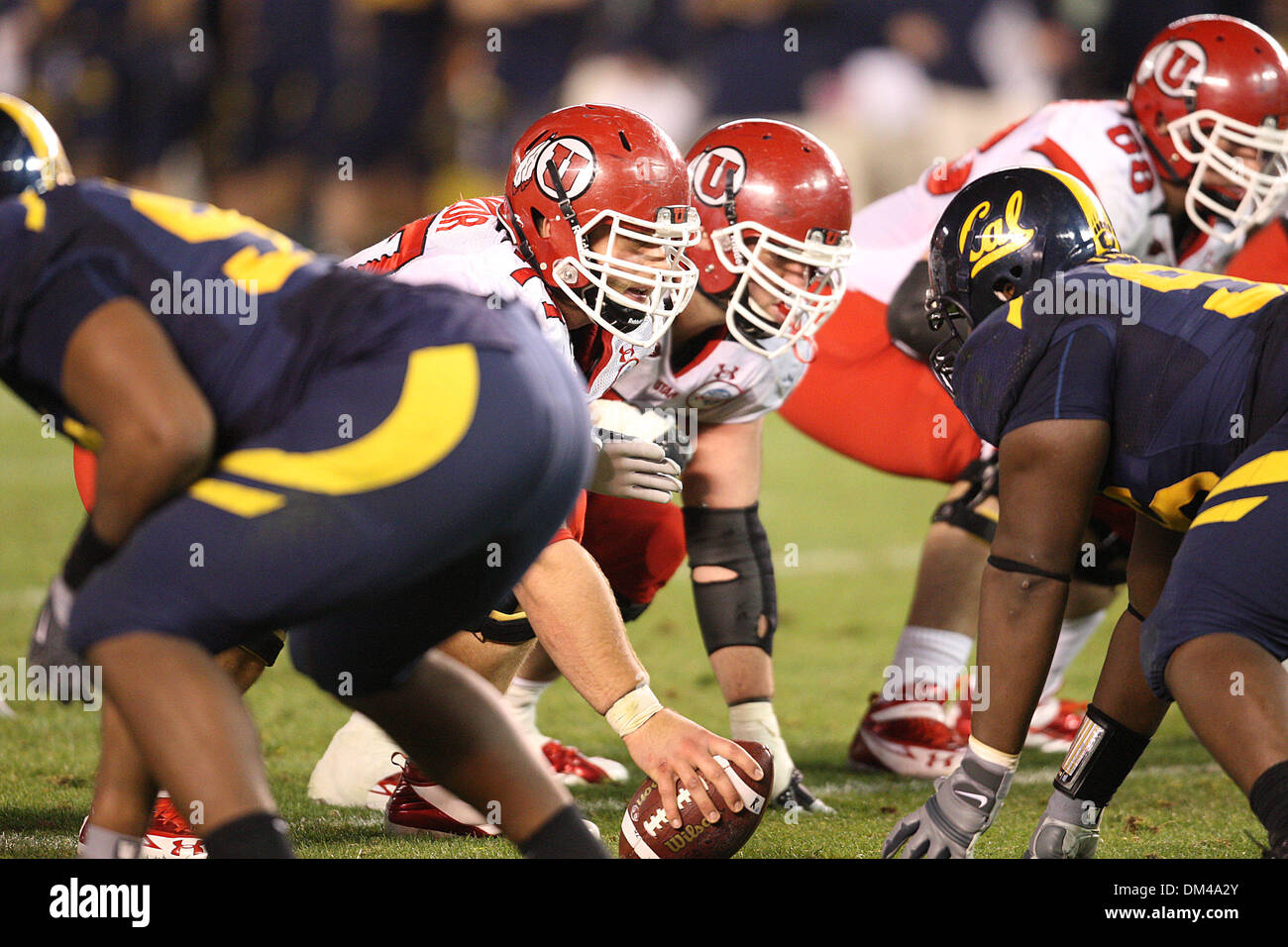 Utah Utes center Zane Taylor #77 sets up against Cal Bears defense ...