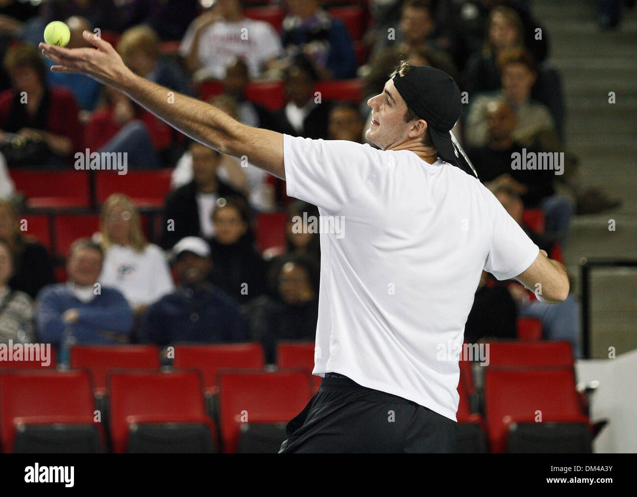 John Isner throws the ball up for a serve at Rock n' Racquets in ...