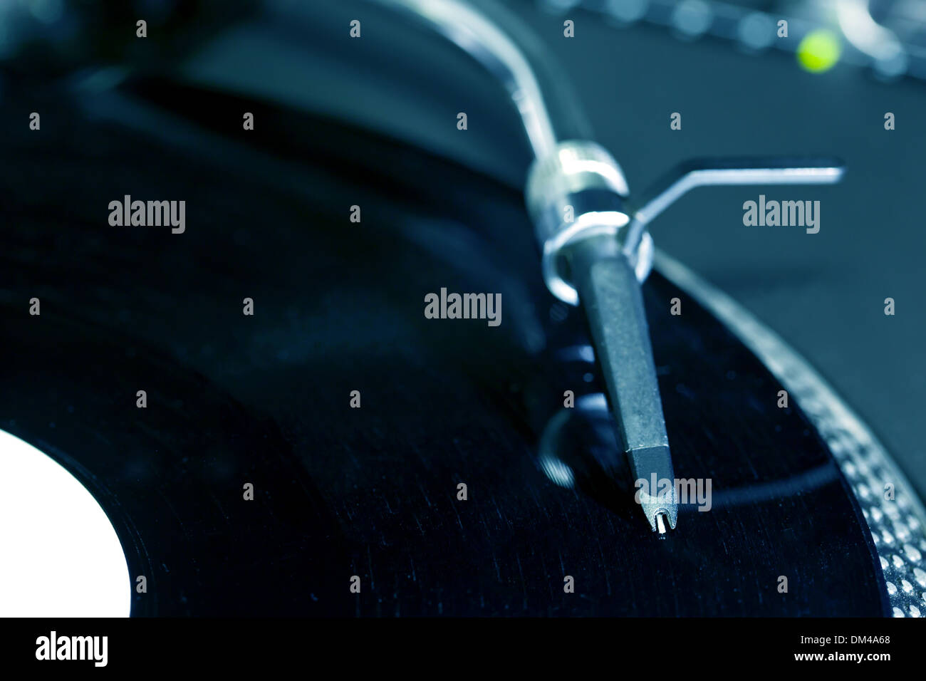 Needle turntable hi-res stock photography and images - Alamy