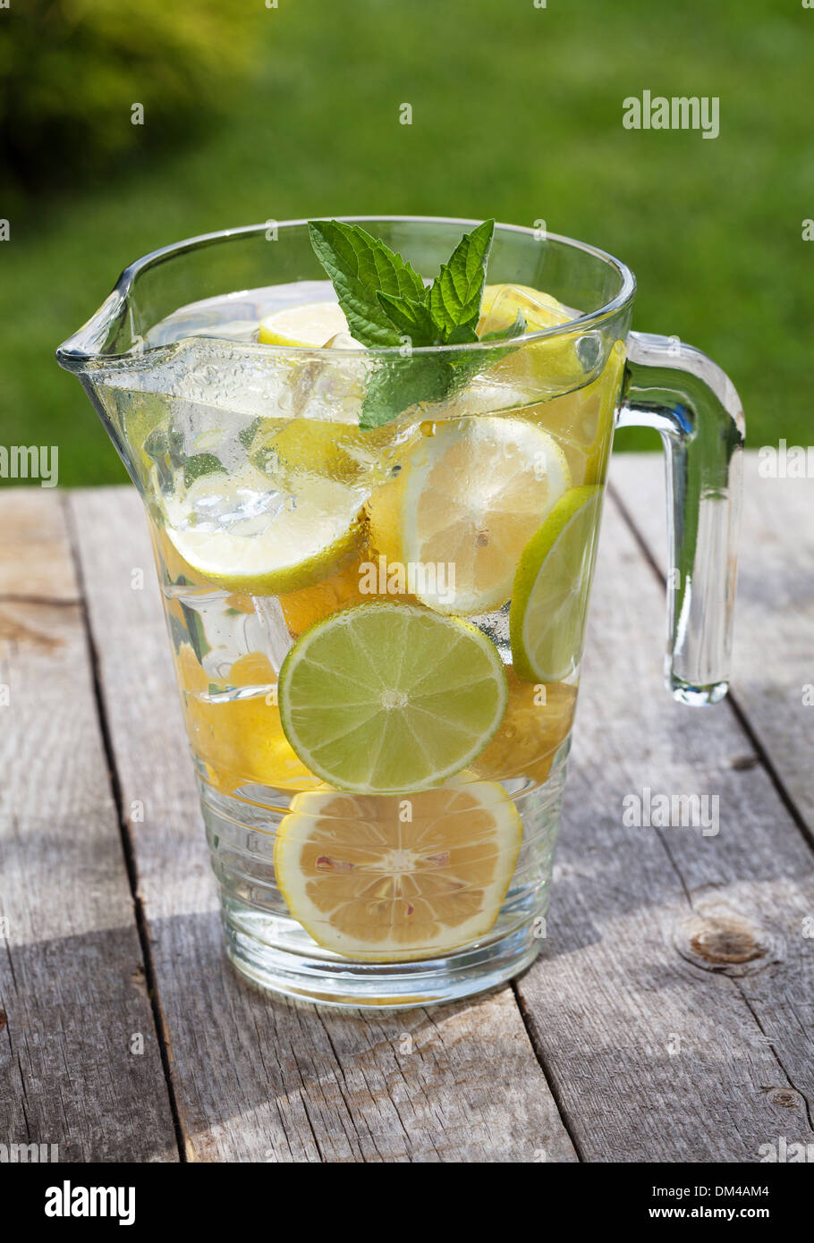 Lemonade pitcher lemon slices ice hi-res stock photography and images ...