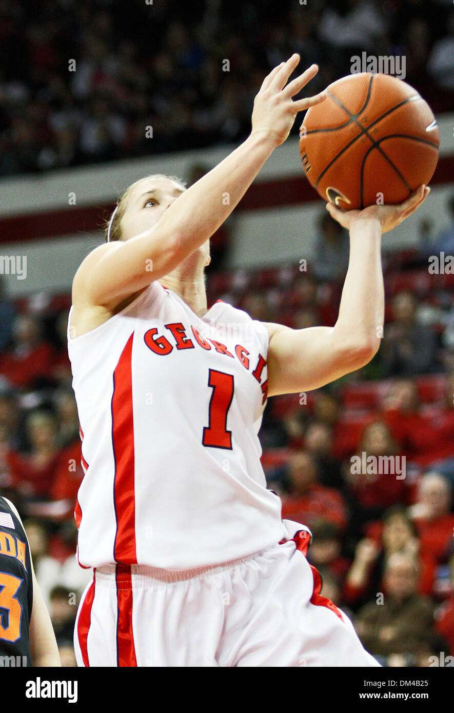 Georgia guard Ashley Houts (1) shoots a lay up at the game against ...