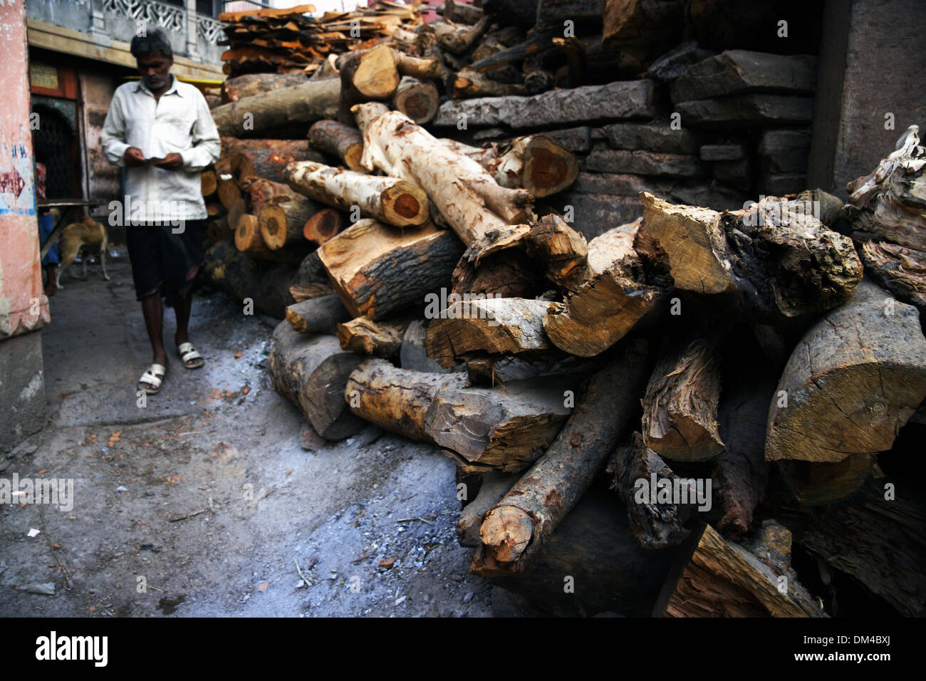 Wood for cremations. Varanasi burning ghats India Stock Photo - Alamy