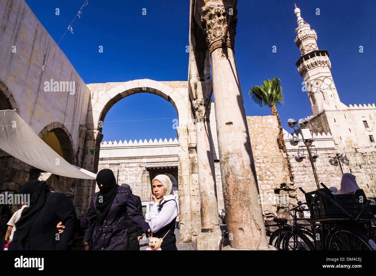 Islamic code of dressing hi-res stock photography and images - Alamy