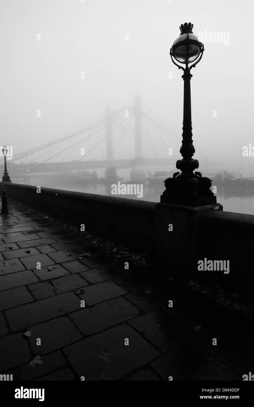 Chelsea embankment street light hi-res stock photography and images - Alamy