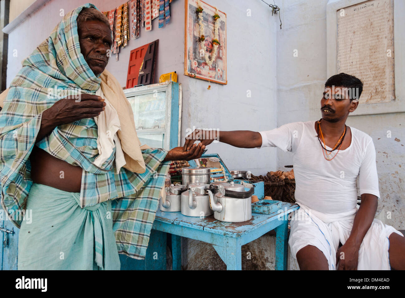 Chaiwallah tea stall in Varanasi, India Stock Photo - Alamy