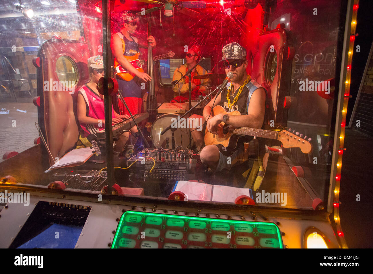 Live jukebox hi-res stock photography and images - Alamy